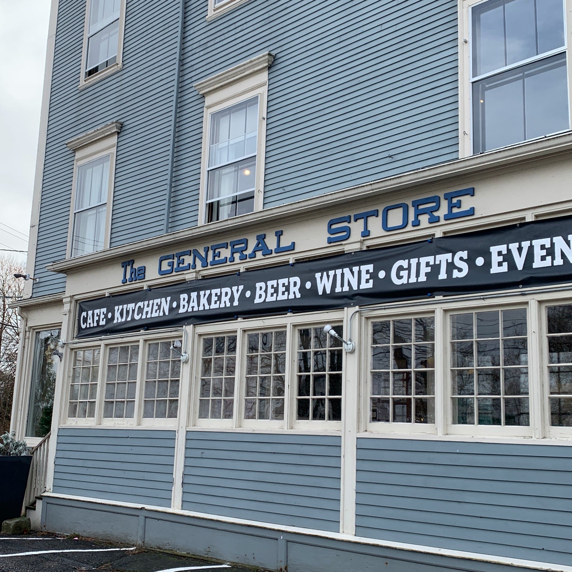 Welcome to Harvard Gift Baskets | Harvard General Store